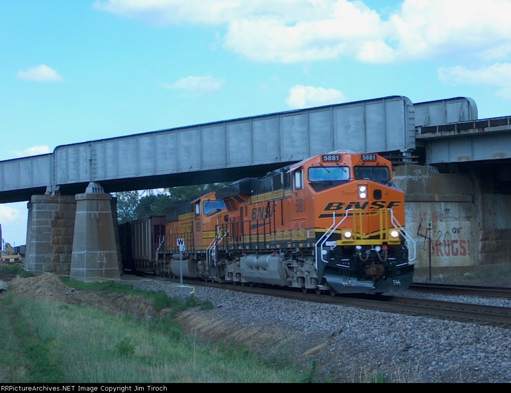 BNSF 5881